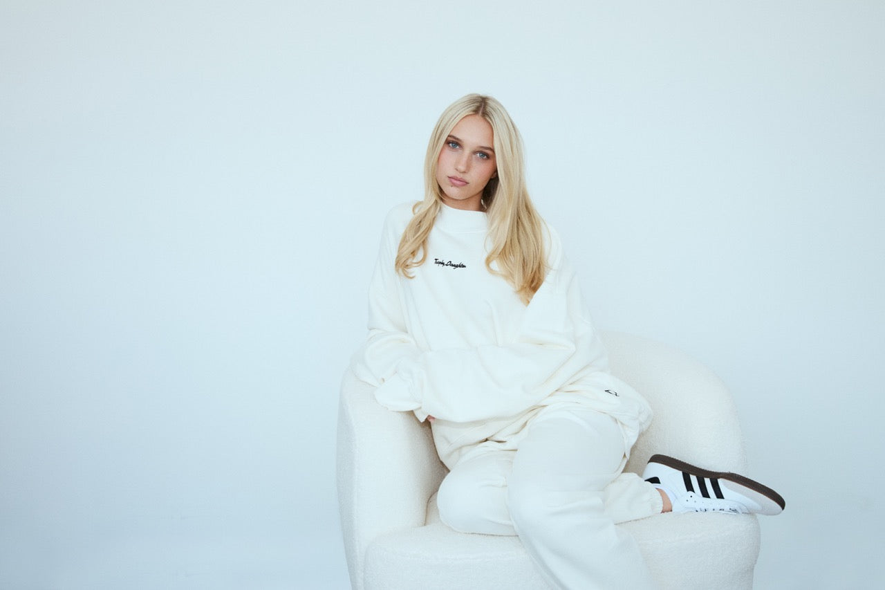 Brands with Effortless Cool Girl Energy – 7 Top Examples ...