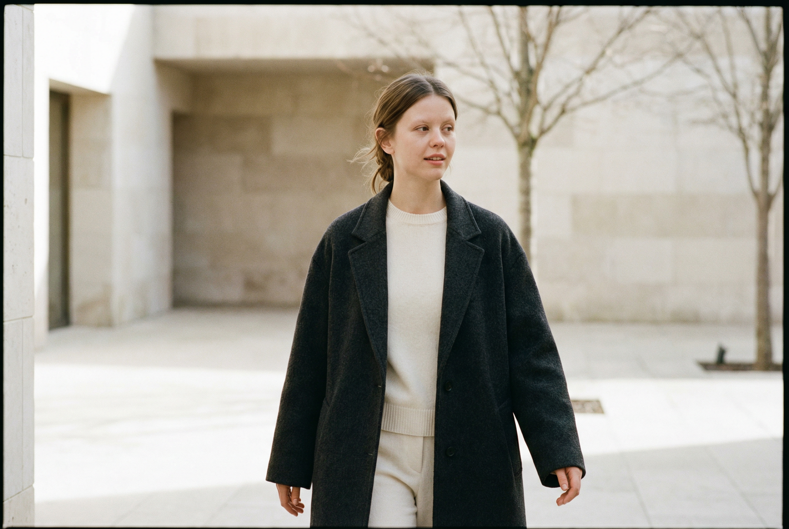 Mia Goth Refined Minimal Fashion – 7 Top Examples – trophydaughter.com